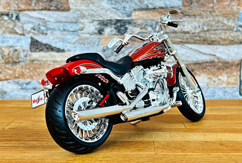 Harley Davidson 2014 CVO Breakout , Scale 1/12 Diecast Model Motorcycle ...