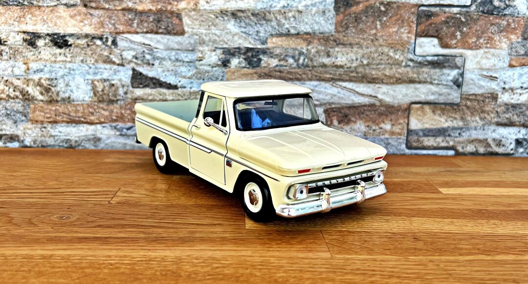Chevy C10 Fleetside Pickup 1966 | Diecast Truck | Vintage Model Pickup ...