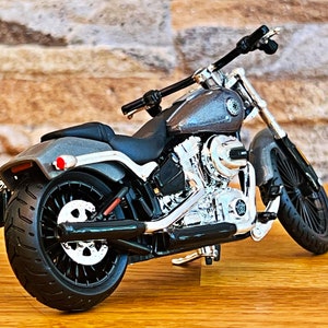 Harley Davidson 2016 Breakout, Scale 1/18 Model Motorcycle, 1/18 ...