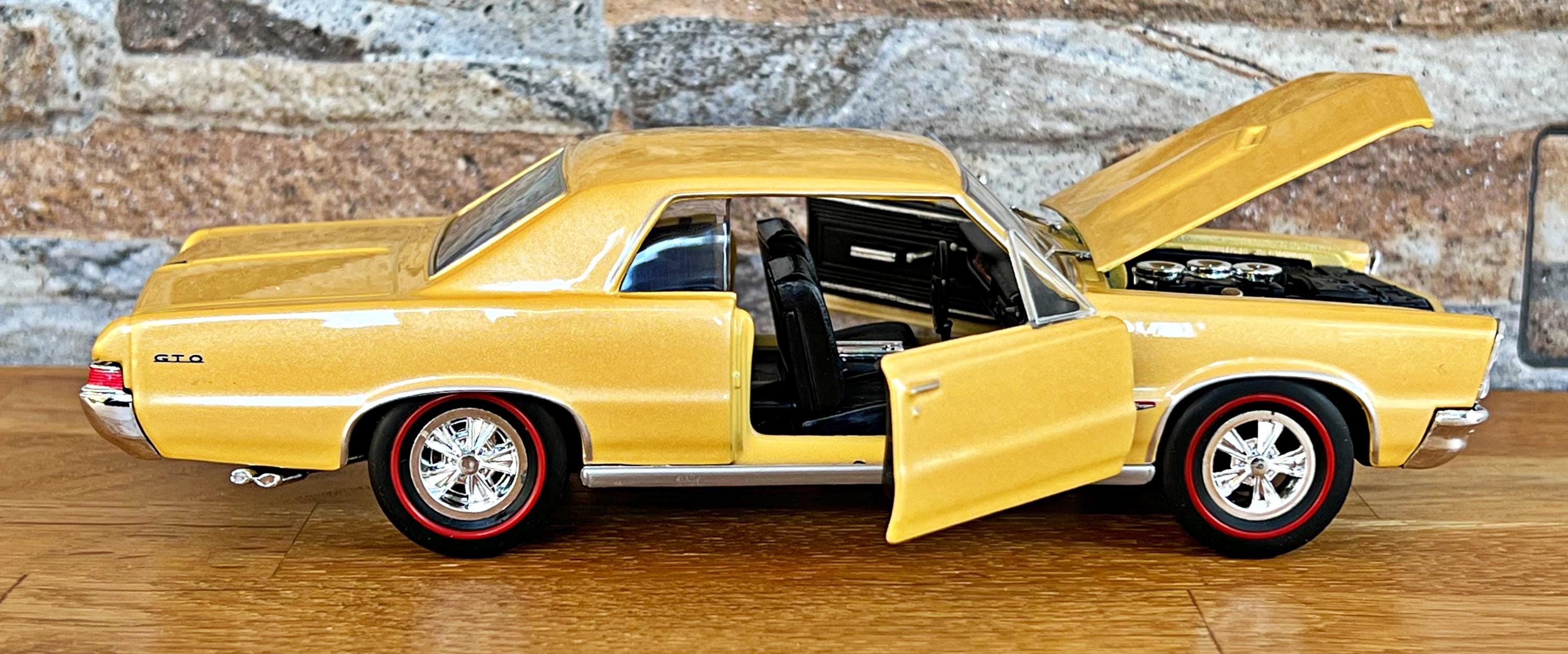 Pontiac GTO 1965 | Vintage Model Car | 1/24 Diecast Car | 1/24 Scale ...