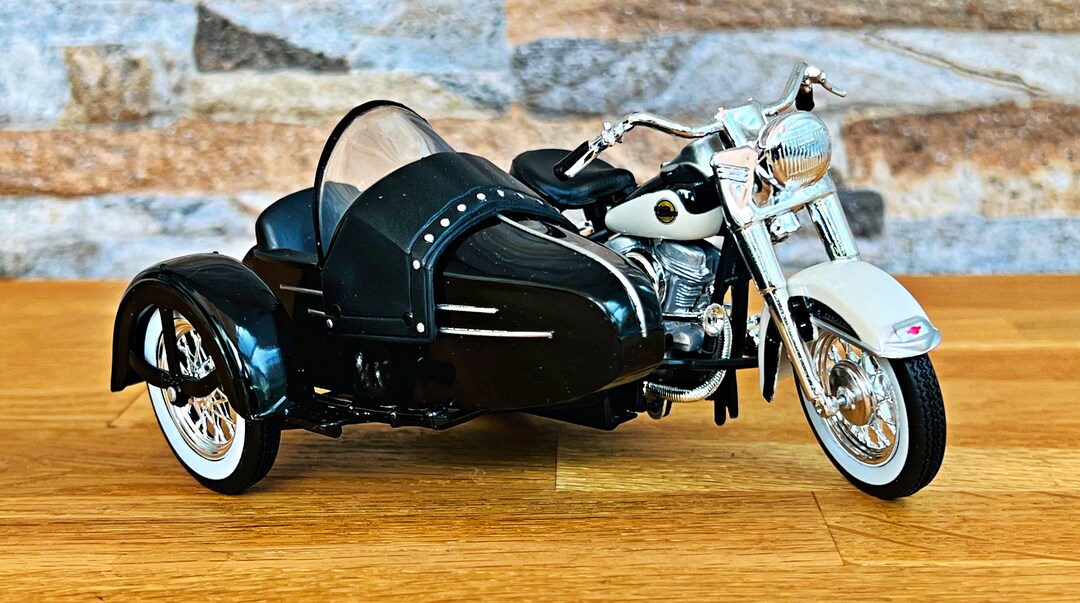 Harley Davidson 1958 FLH Duo Glide , Scale 1/18 Diecast Model ...