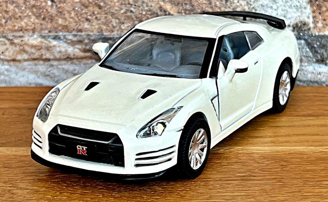 Nissan GT-R R35 2012 , Model Car, 1/32 Diecast Car, Die Cast Model, Collection Item, 1:32 Scale ...
