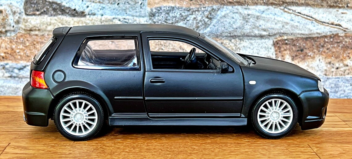 Volkswagen Golf R32 | Model Car | Diecast Car | 1/24 Scale Model Car ...