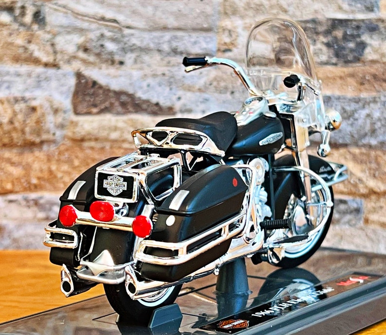 Harley Davidson 1966 FLH Elektra Glide, Scale 1/18 Model Motorcycle, 1/ ...