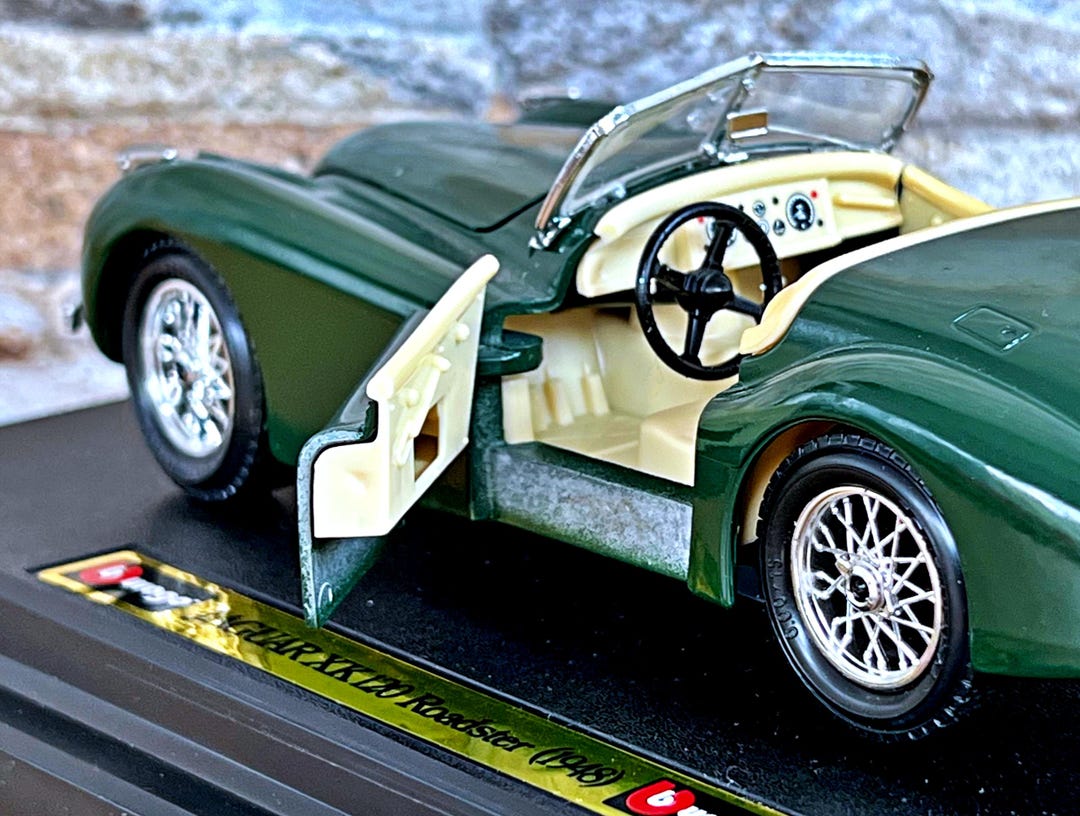 Jaguar XK120 Roadster 1948 | Vintage Model Car | Scale 1/24 Diecast Car ...