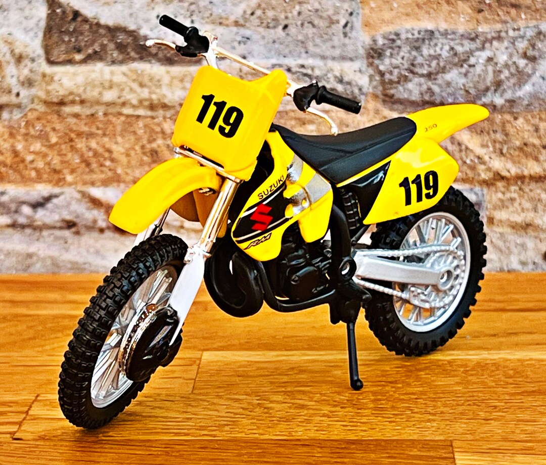 Suzuki RM 250 Motorcycle, Scale 1/18 Model Motorcycle, Diecast ...