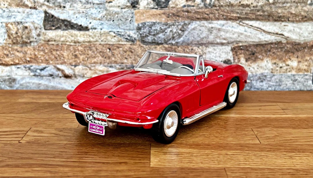 Chevrolet Corvette 1967 | Model Car | Diecast Car | 1/24 Scale Model ...