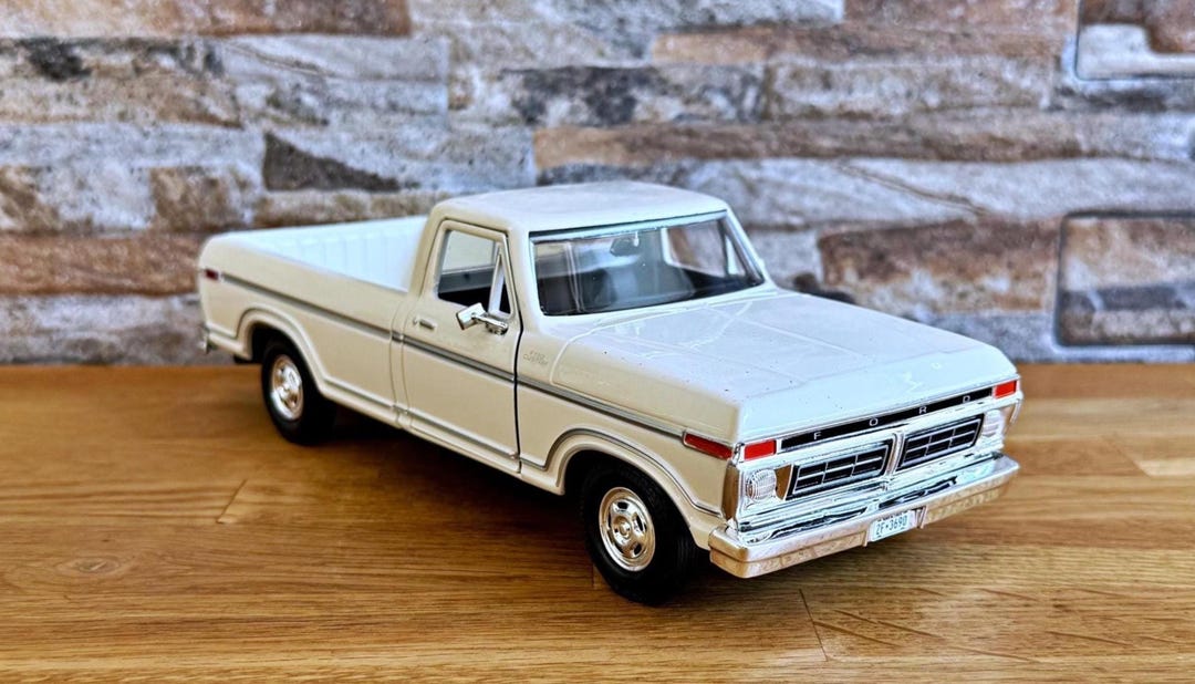 Ford F-150 Custom 1977 | 1/24 Scale Model | 1/24 Diecast Truck ...
