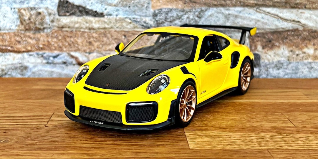 Porsche 911 GT2 RS | Model Car | Diecast Car | 1/24 Scale Model Car ...