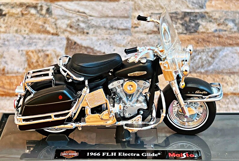 Harley Davidson 1966 FLH Elektra Glide, Scale 1/18 Model Motorcycle, 1/ ...