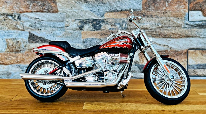 Harley Davidson 2014 CVO Breakout , Scale 1/12 Diecast Model Motorcycle ...