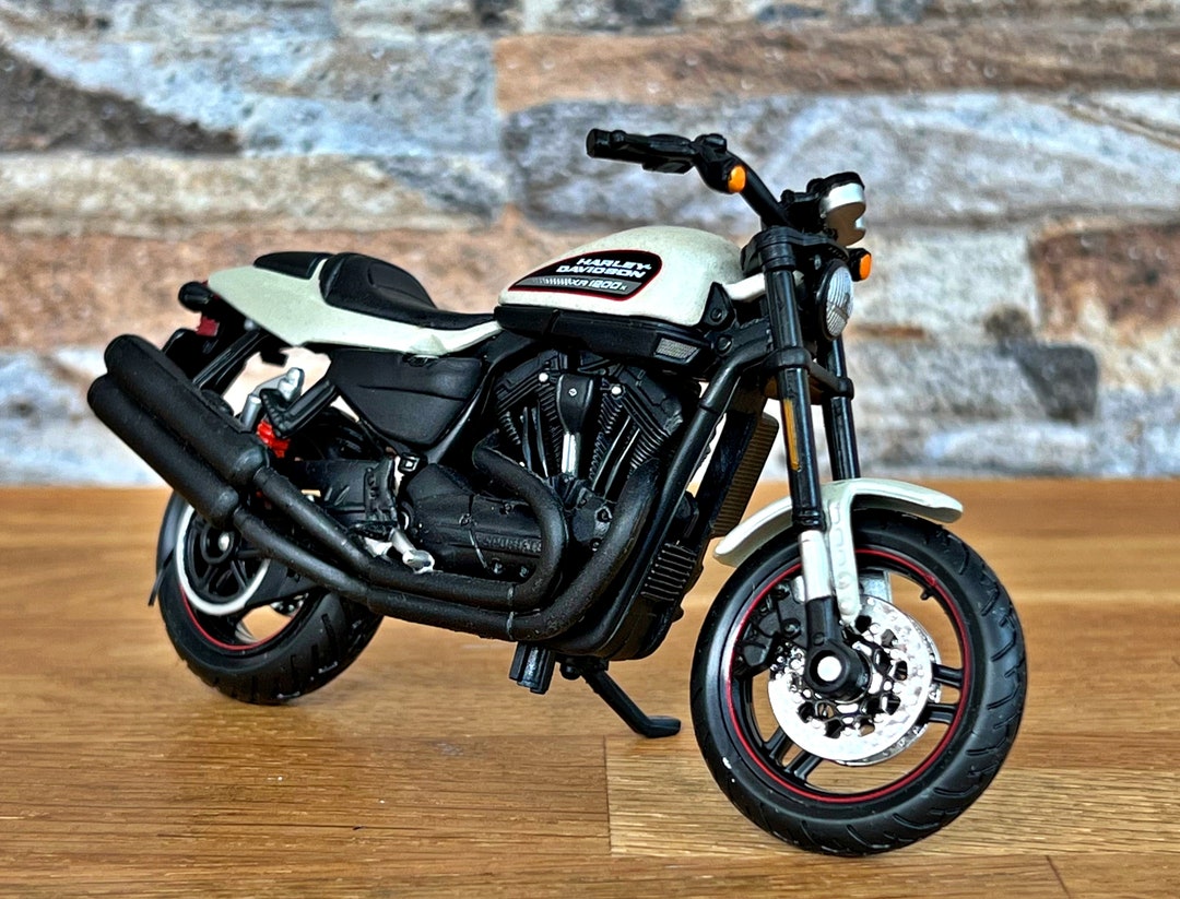 Harley Davidson XR 1200, Scale 1/18 Diecast Model Motorcycle, 1/18 Die ...