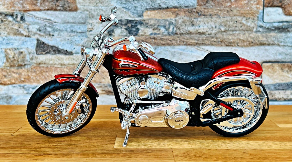 Harley Davidson 2014 CVO Breakout , Scale 1/12 Diecast Model Motorcycle ...