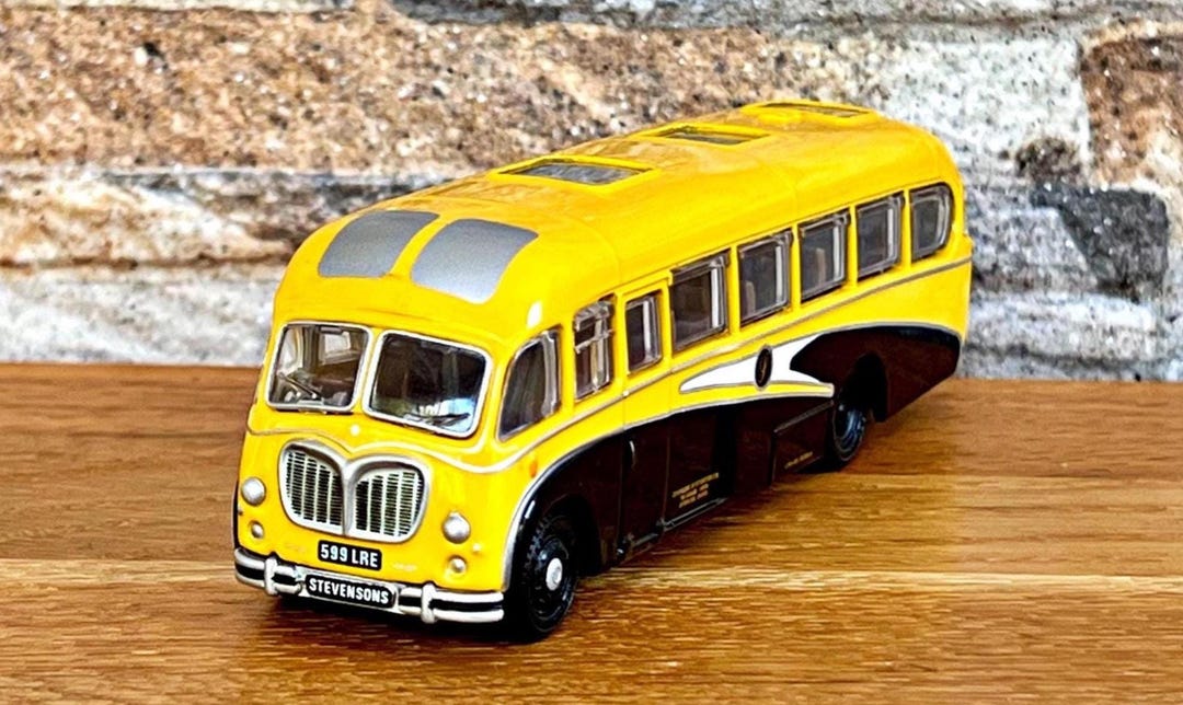Bedford SB Vega Coach , Vintage Model Bus, 1:76 Scale Model Bus ...