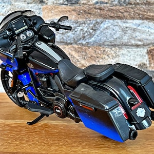 Harley Davidson 2018 CVO Street Glide, Model Motorcycle, 1/18 Diecast ...