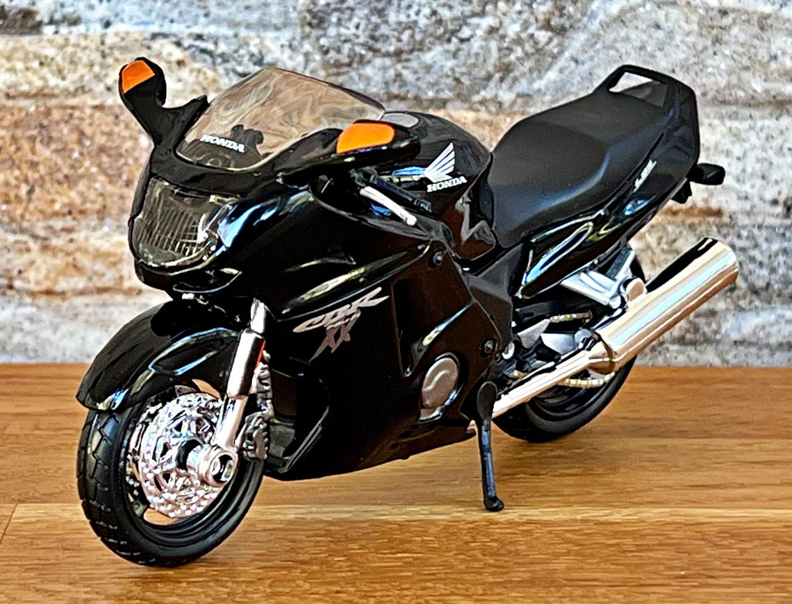 Honda CBR1100XX, Scale 1/18 Diecast Model Motorcycle, 1/18 Die Cast ...