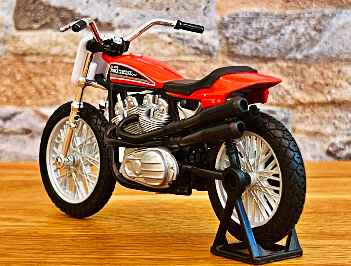 Harley Davidson XR 750, Scale 1/18 Model Motorcycle, 1/18 Diecast ...