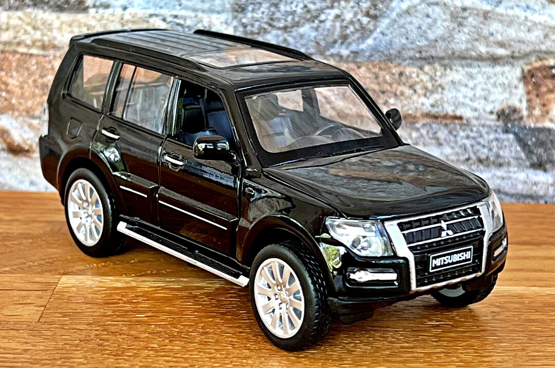 Mitsubishi Pajero 4WD Turbo | Model Car | Diecast Car | 1/33 Scale ...