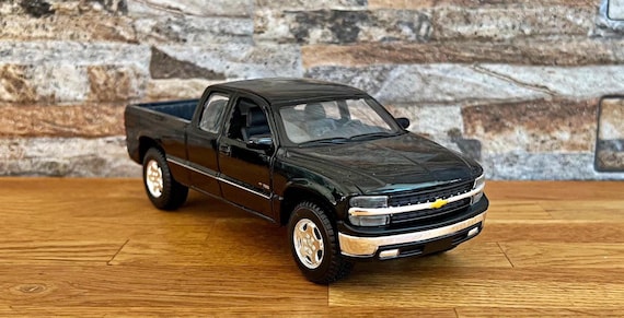 Chevrolet Silverado 1998 Model Truck Diecast Truck 1 27 Scale Diecast Model Car Model Diecast Car Die Cast Model Collectible Item Etsy Canada