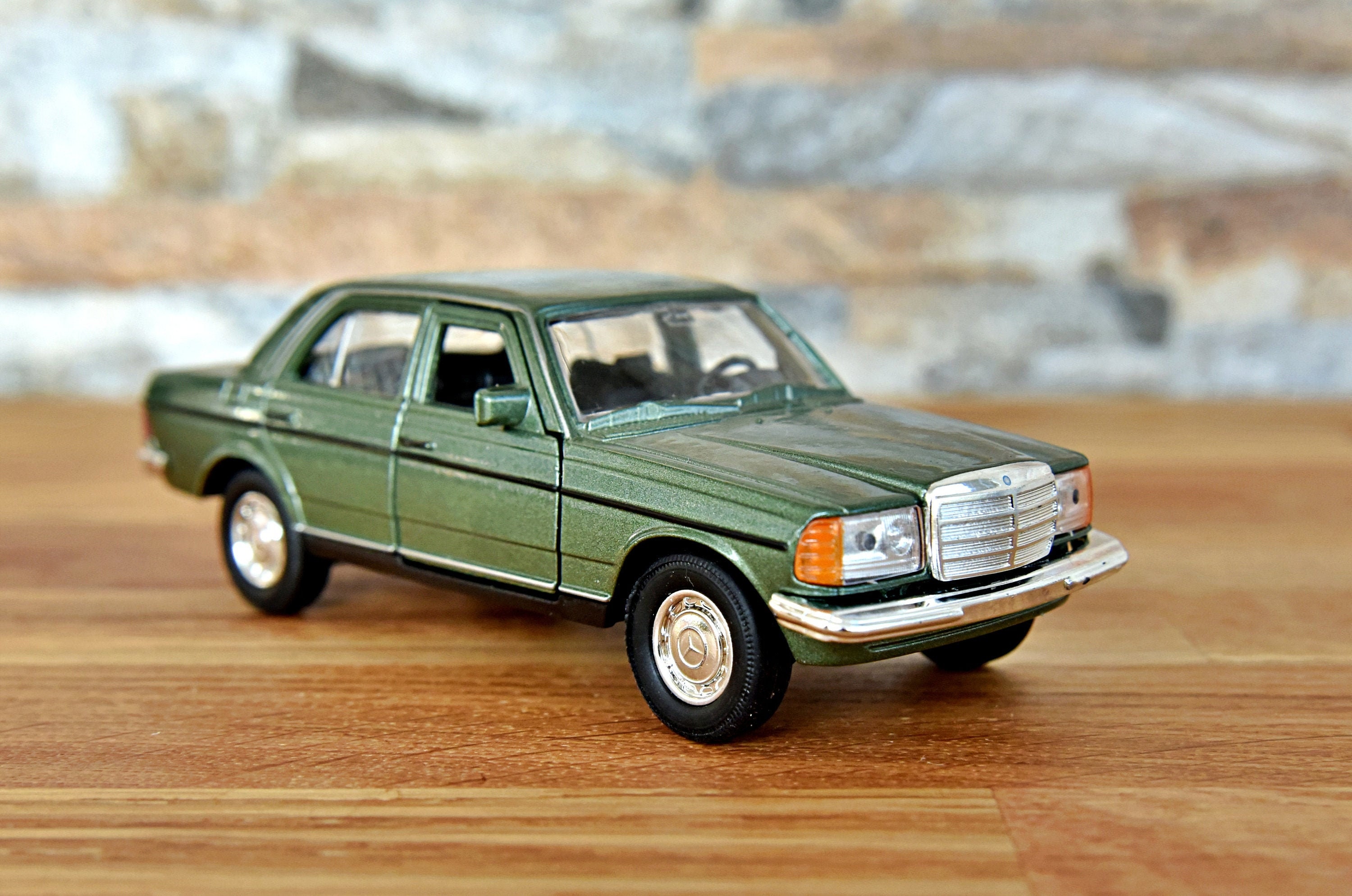 Toys Toys & Games Matrix Scale Models 1:43 SCALE 1980 Mercedes Benz 350 ...