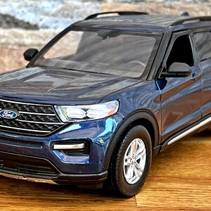 Ford Explorer XLT 2022 | Model Car | 1/24 Diecast Car | 1/24 Scale ...