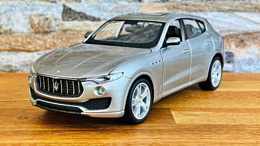 Maserati Levante , Model Car, 1/24 Scale Diecast Car, 1:24 Scale Model ...
