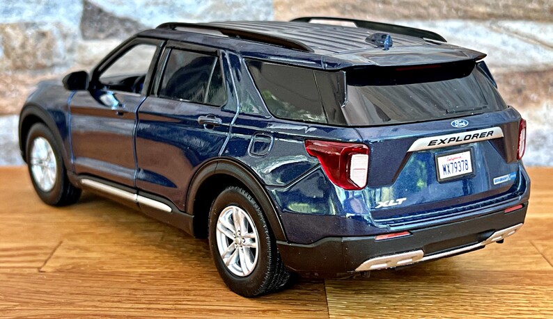 Ford Explorer XLT 2022 | Model Car | 1/24 Diecast Car | 1/24 Scale ...