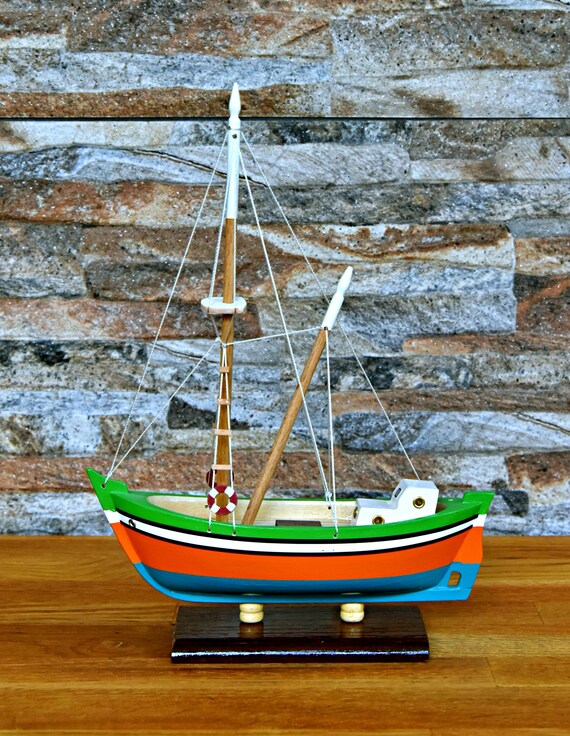 Collectibles Hand Carved Model Ship Handmade Wooden Ship Model Vintage ...