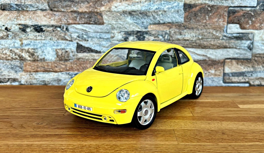 Volkswagen New Beetle 1998 | Vintage Model Car | 1/18 Scale Model Car ...