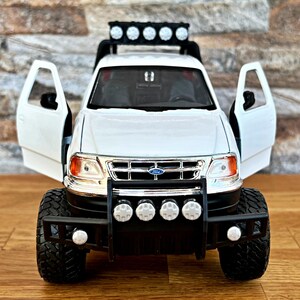 Ford F-150 XLT Flareside Supercab 2001 | Diecast Truck | 1/24 Scale ...