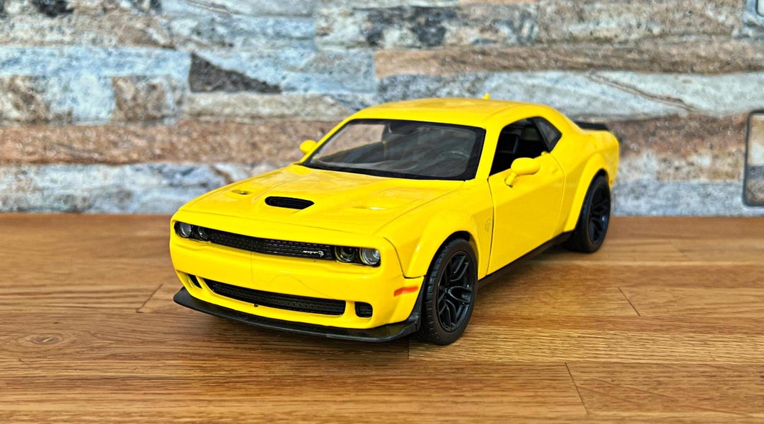 Dodge Challenger SRT Hellcat Widebody 2018 | Diecast Car | 1/24 Scale ...