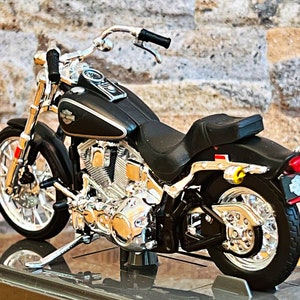 Harley Davidson 1984 FXST Softail, Scale 1/18 Model Motorcycle, 1/18 ...