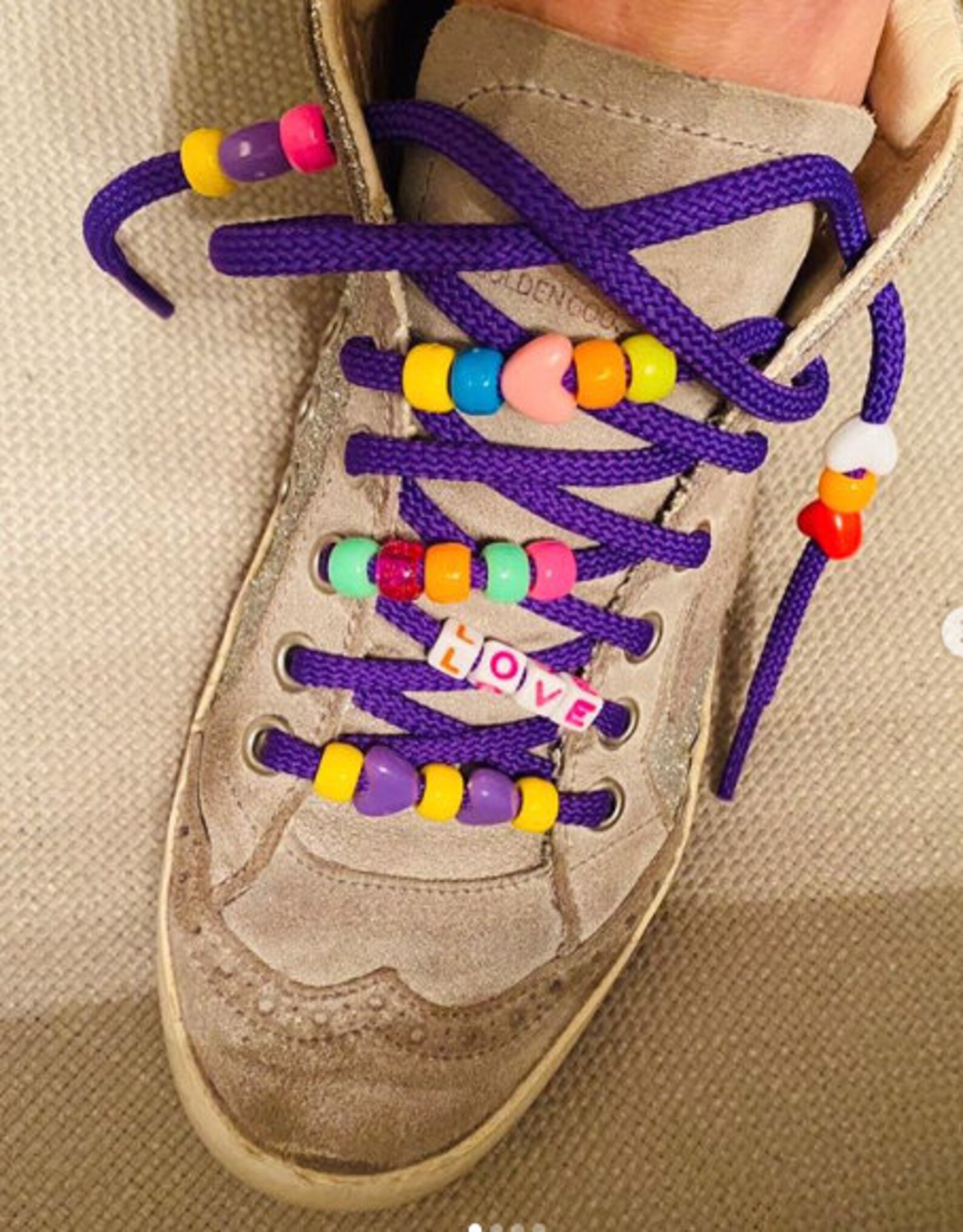 Adorable Shoe Lace Bead Kit! Comes With Two Pairs of Laces, One Rainbow ...