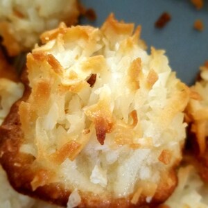 Donmiggy's Delicious Puerto Rican Style Coconut Macaroons !!! Besitos ...