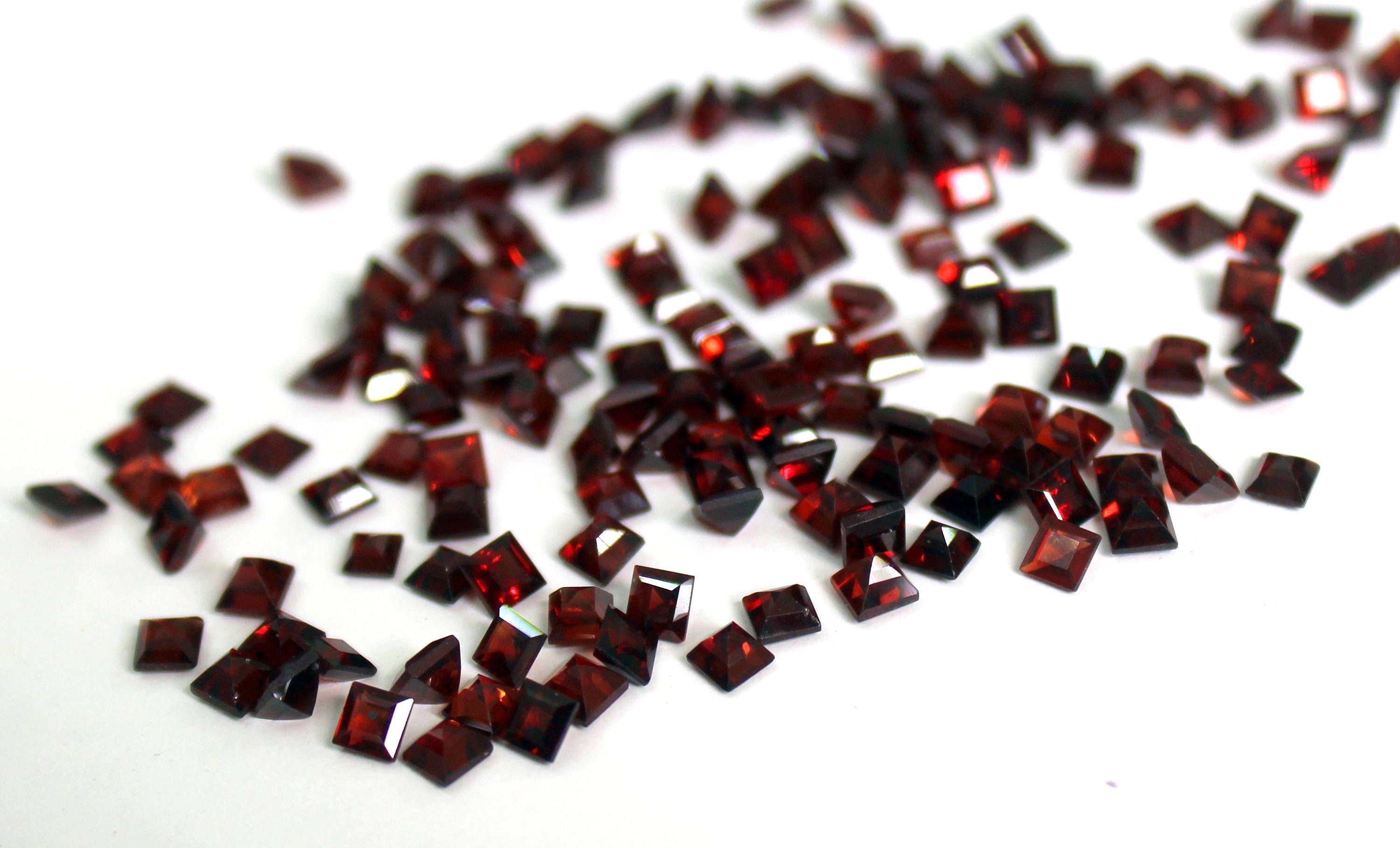 4MM Natural Red Garnet Square Cut Gemstone Calibrated Garnet - Etsy UK