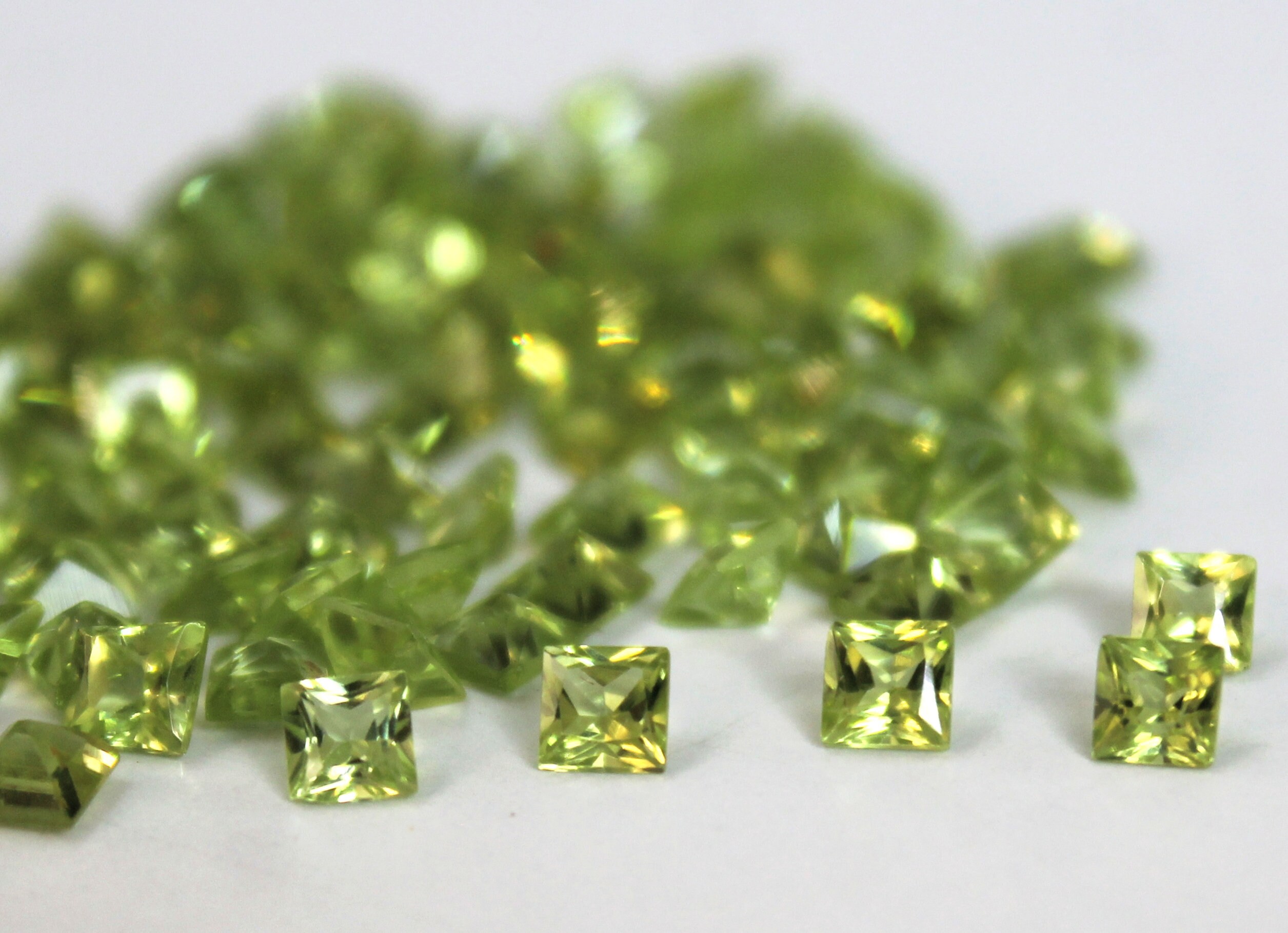 3MM Peridot Square Faceted Gemstone - Etsy UK