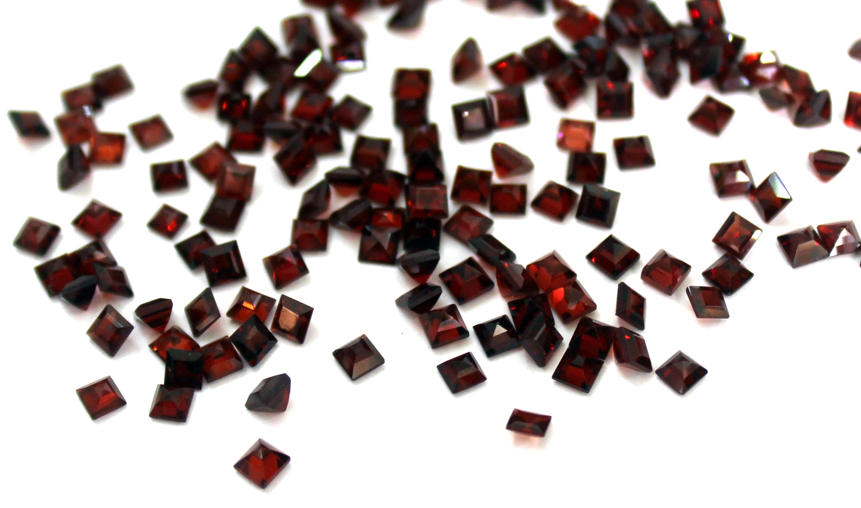 4MM Natural Red Garnet Square Cut Gemstone Calibrated Garnet - Etsy UK