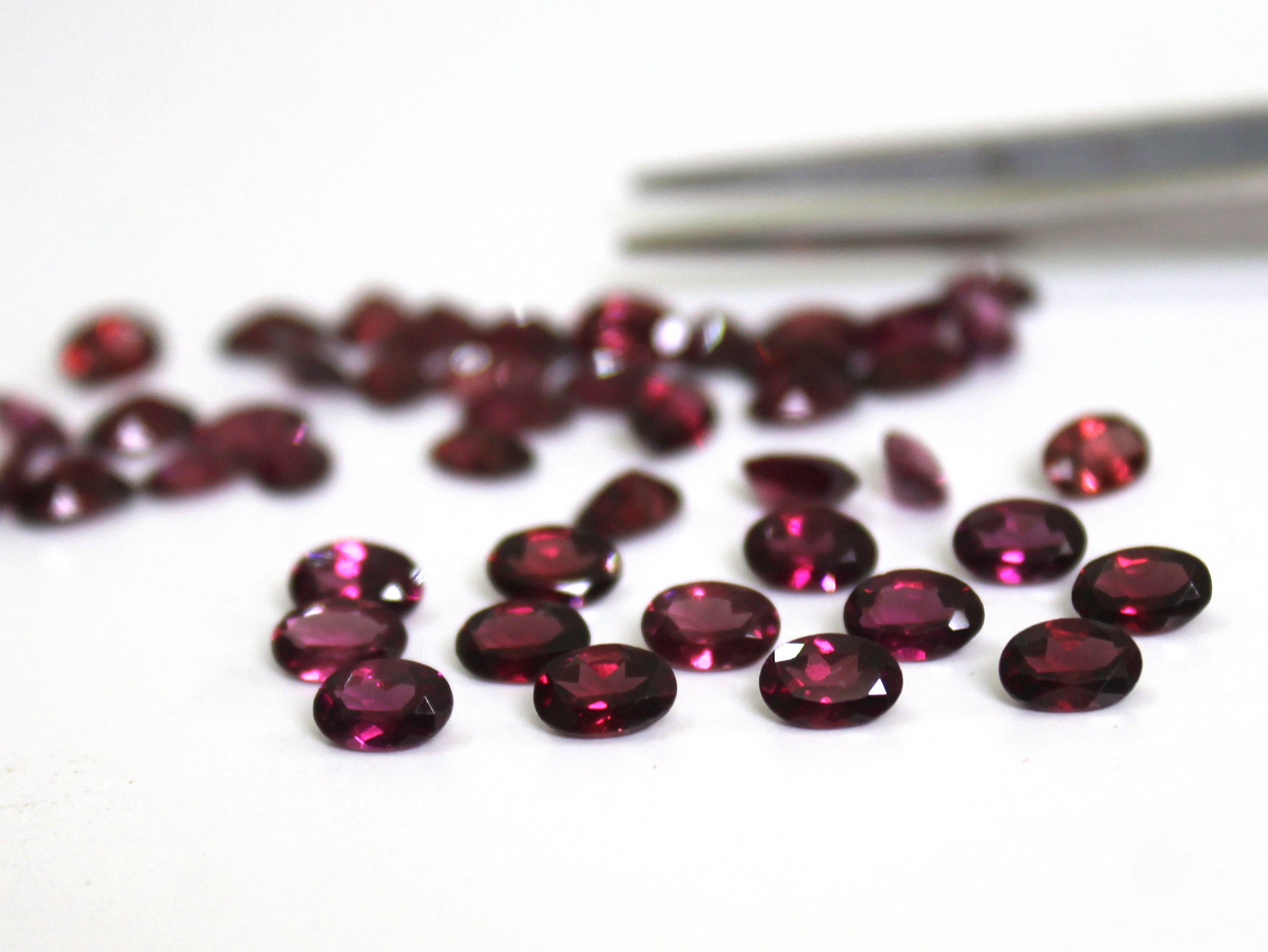 Natürliche 3x4MM Rhodolit Granat Oval facettierte lose Edelsteine ...