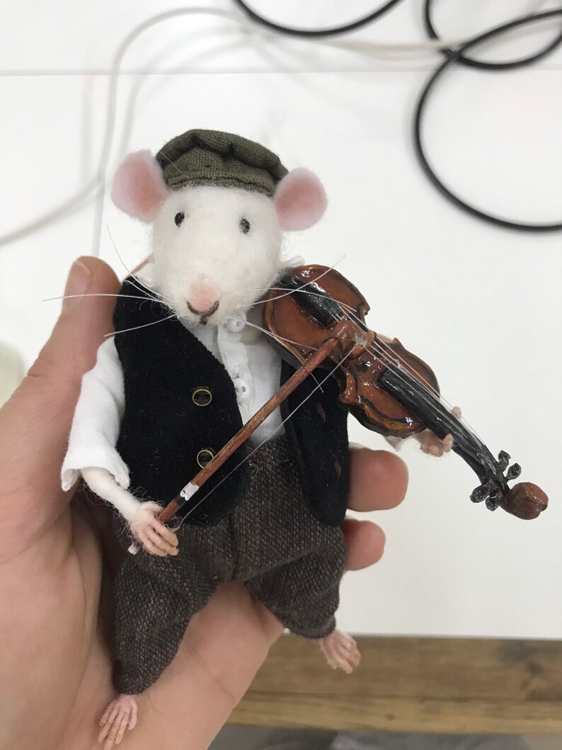 Mouse violinist with mini violin white rat needle felted eco | Etsy