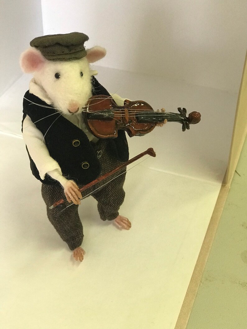 Mouse violinist with mini violin white rat needle felted eco | Etsy