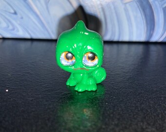 Tangled Pascal Keychain - Etsy