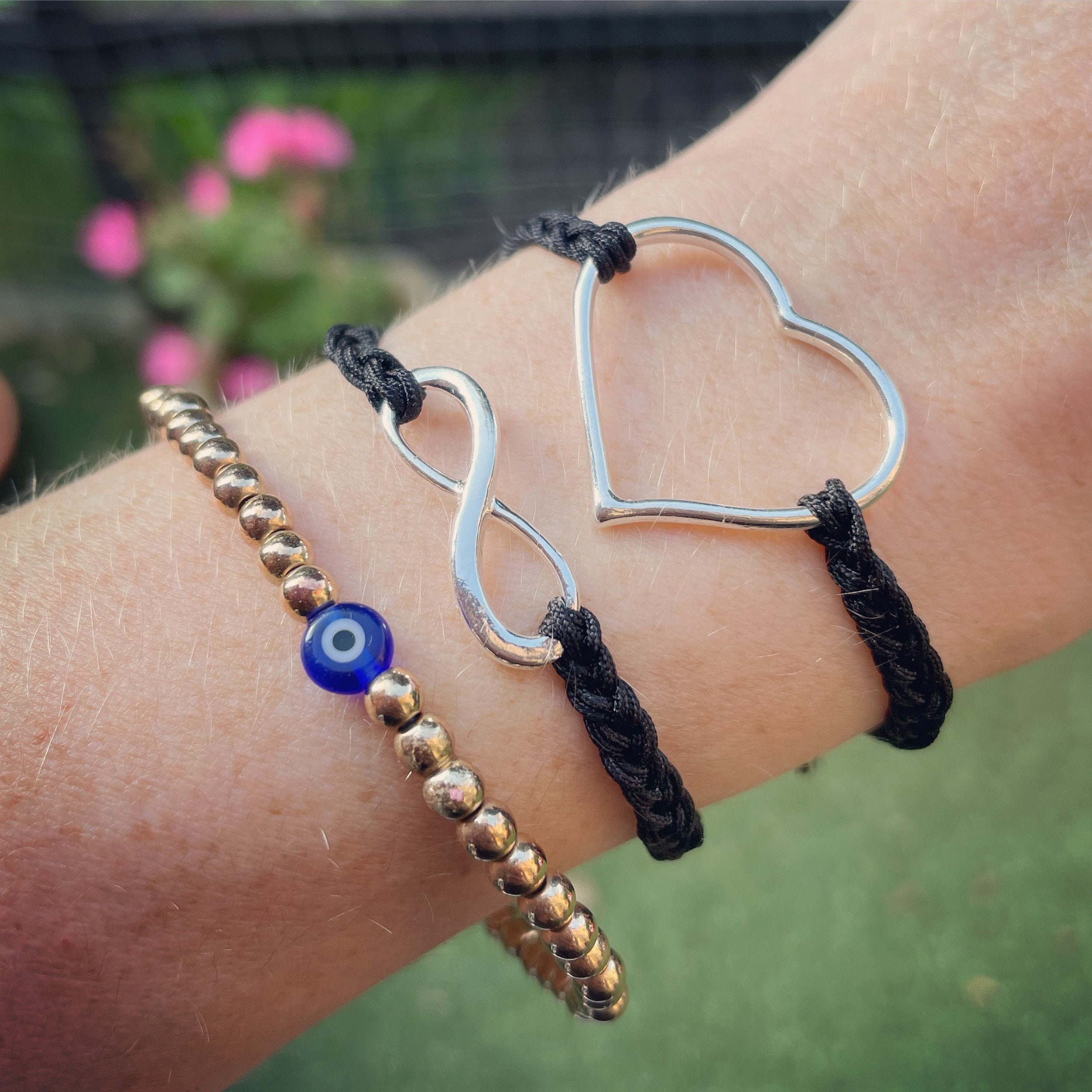 Infinity charm & hollow heart charm friendship bracelets - Etsy.de