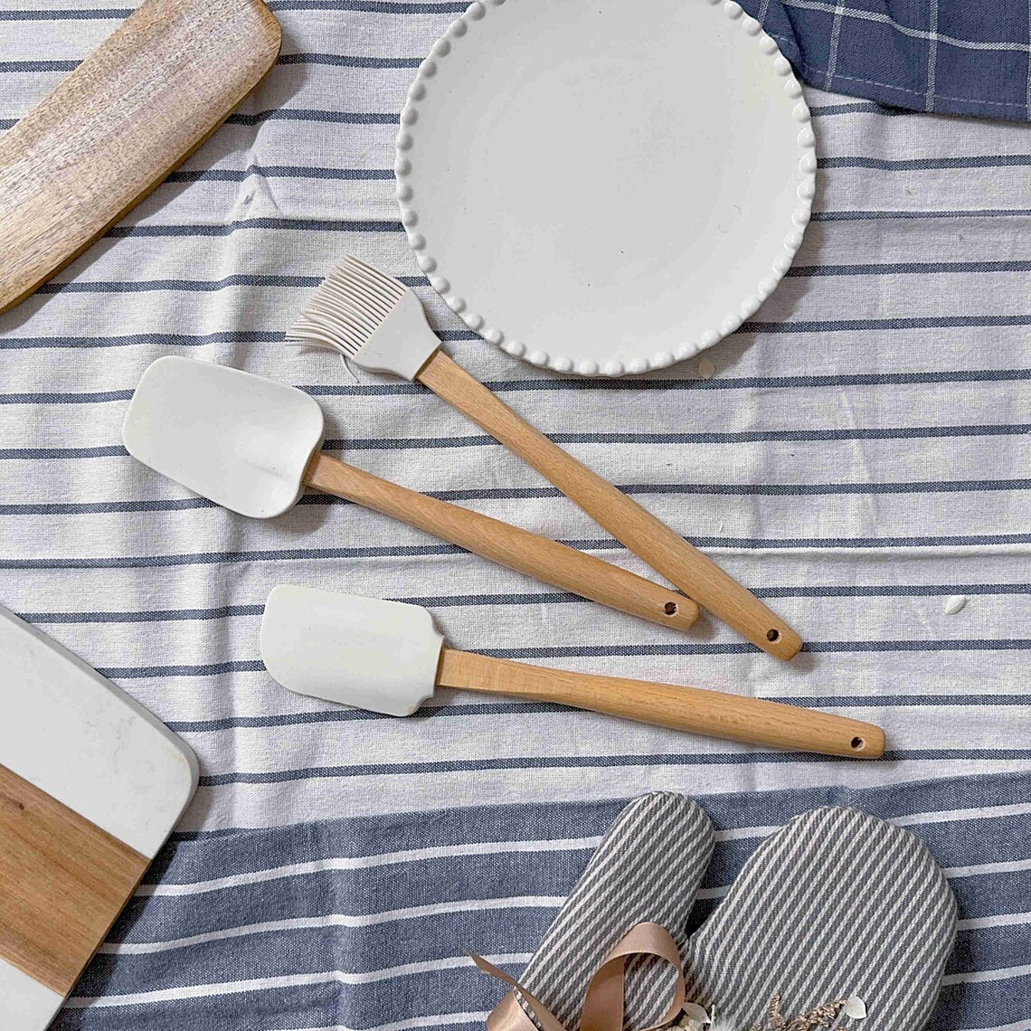 Personalized Baking Gift Set, Engraved Wooden Spatula, Microwave Gloves ...