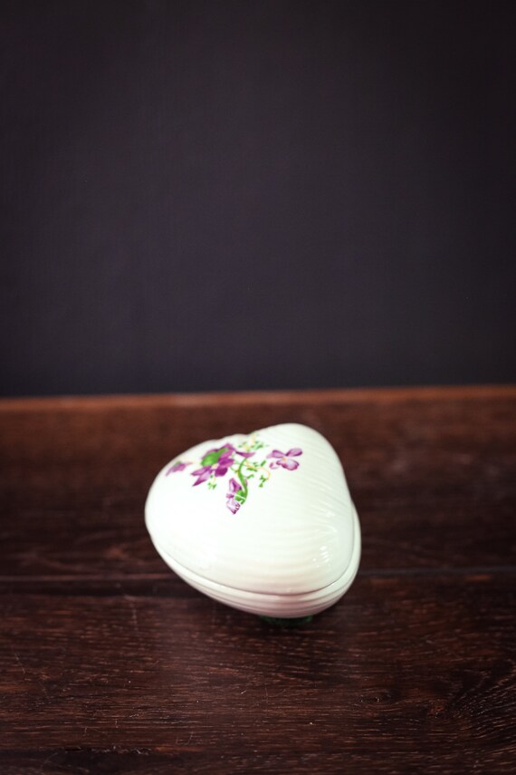 Shell Shaped Porcelain Trinket Box with Purple Floral… - Gem