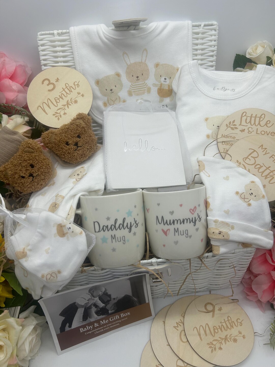 Deluxe New Baby Hamper Gift Set: Outfit, Booties, Mugs & Keepsakes ...
