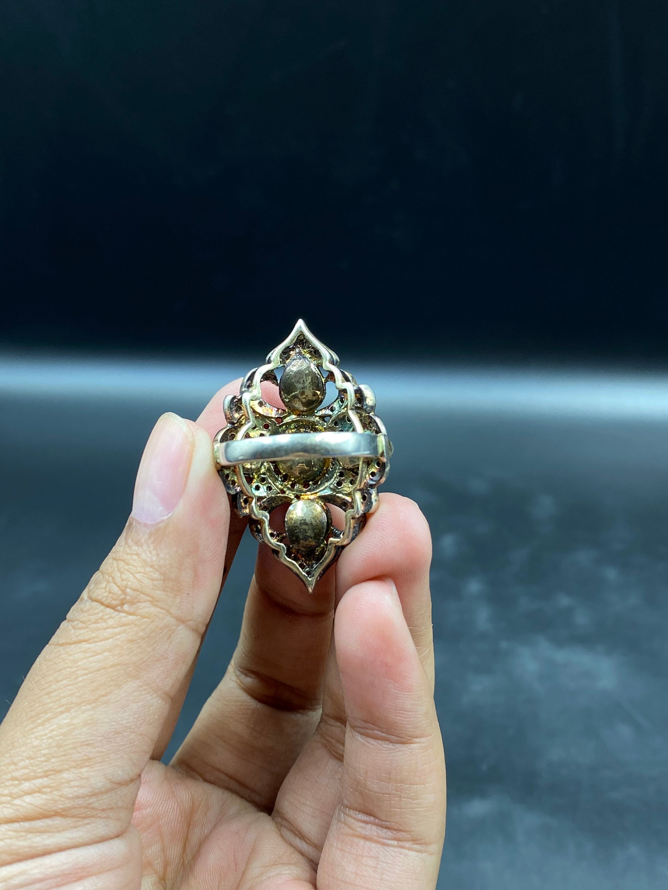 Wunderschone Maharaja Kollektion inspiriert von der Moghul Ara und dem indischen Erbe. Ein atemberaubender Ring handgefertigt in 14K Gold und Sterling Silber Etsy