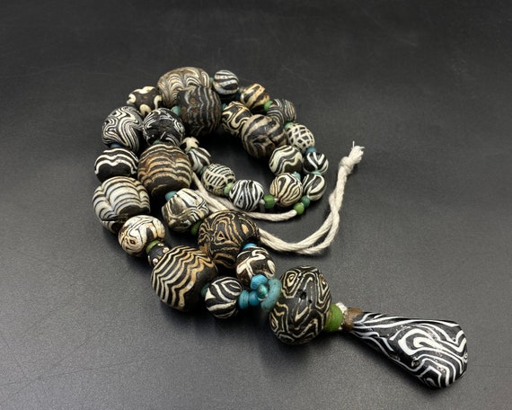 Rare and unique old ancient antique Gabri glass beads… - Gem
