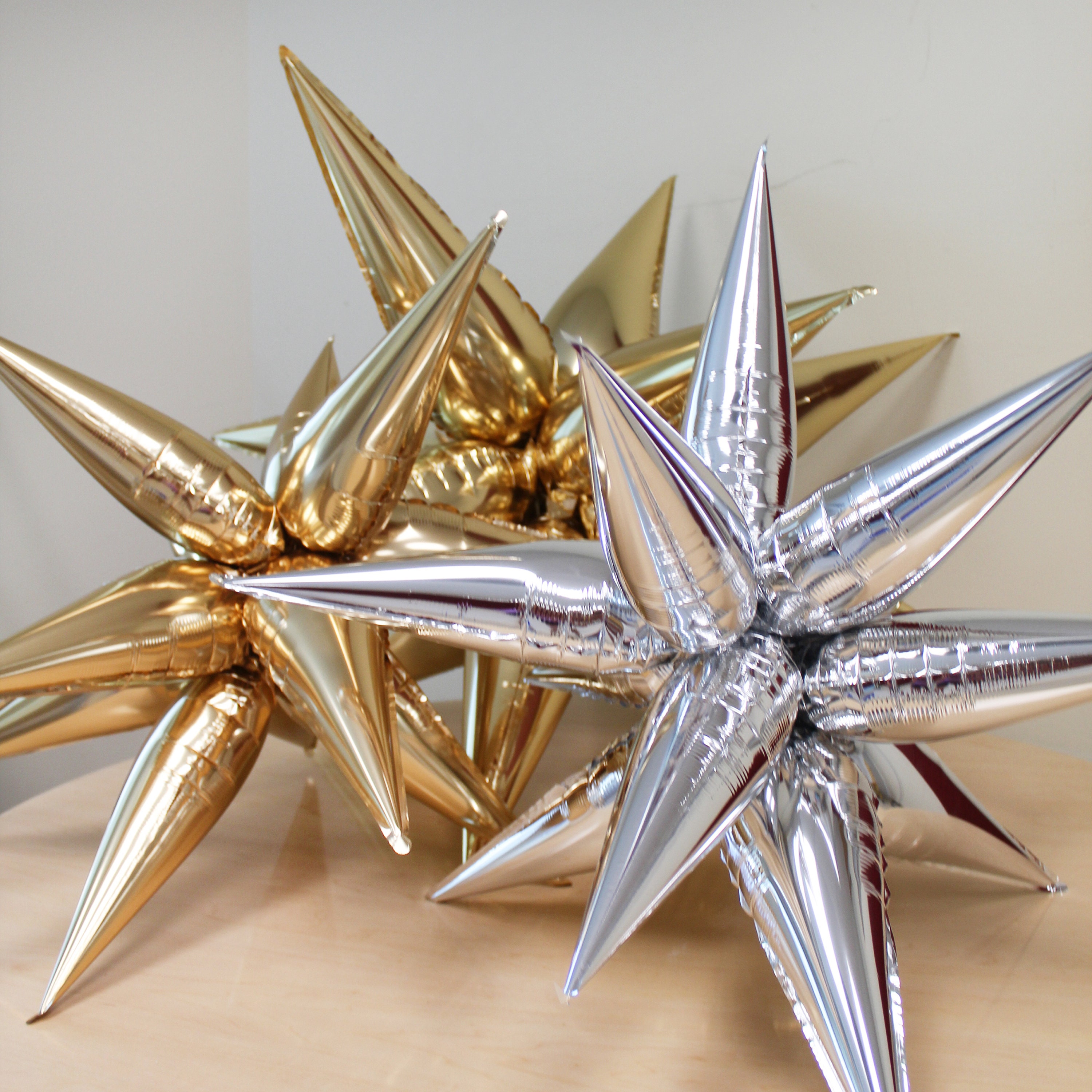 Gold Starburst Cluster Balloon (40 Inches), 12 Point Gold Star ...