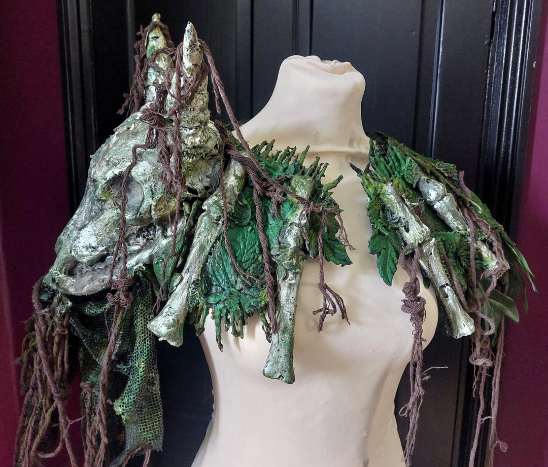 Hunter's Mantle PREORDER - Costume Shoulder Chest and Back Piece ...