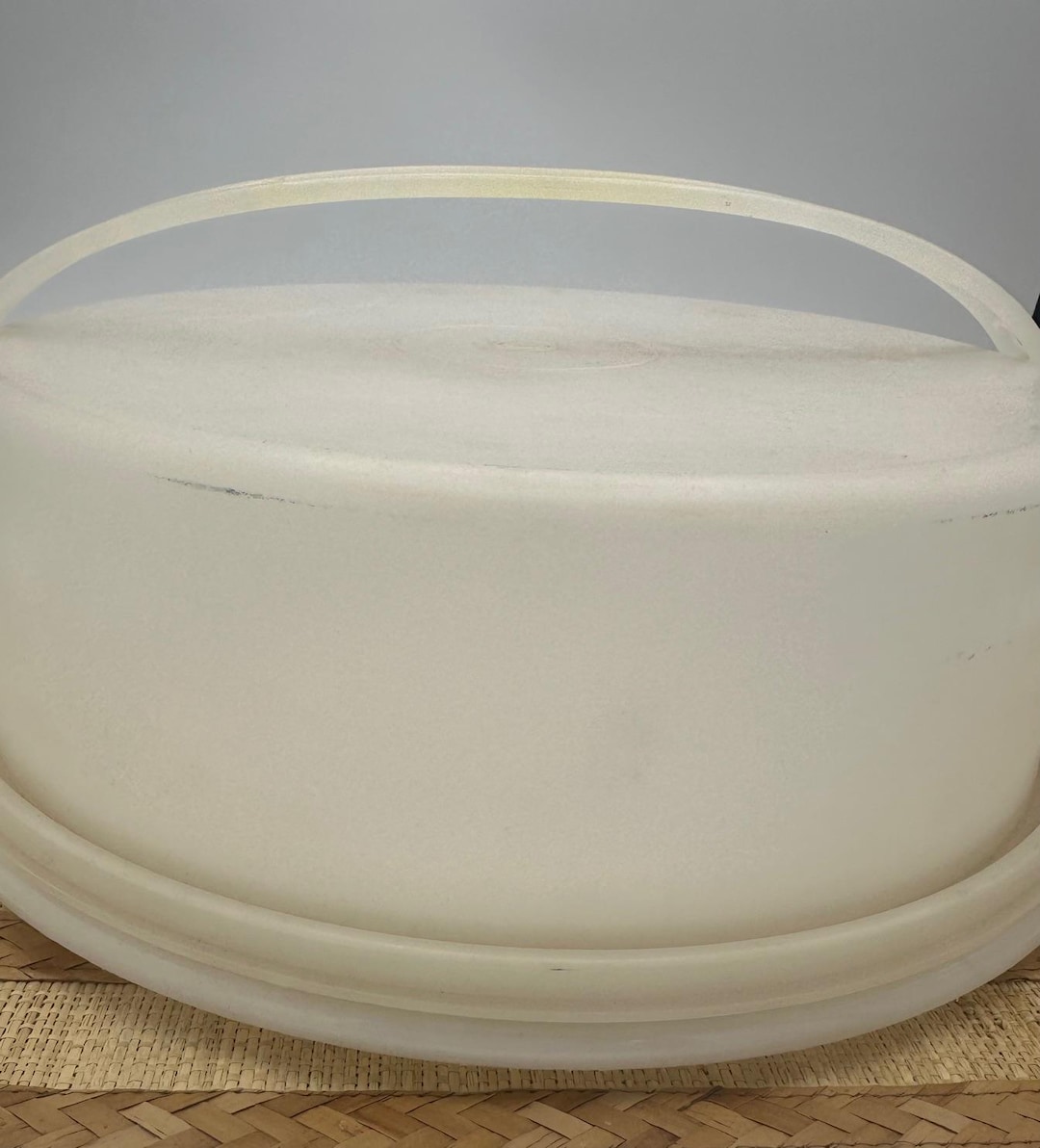 Vintage 1970s, Tupperware Pie Keeper, WITH HANDLE, White Opaque, Lid ...